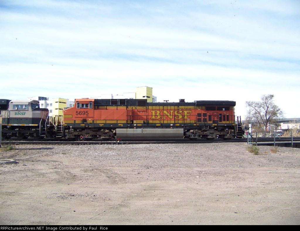 BNSF 5695